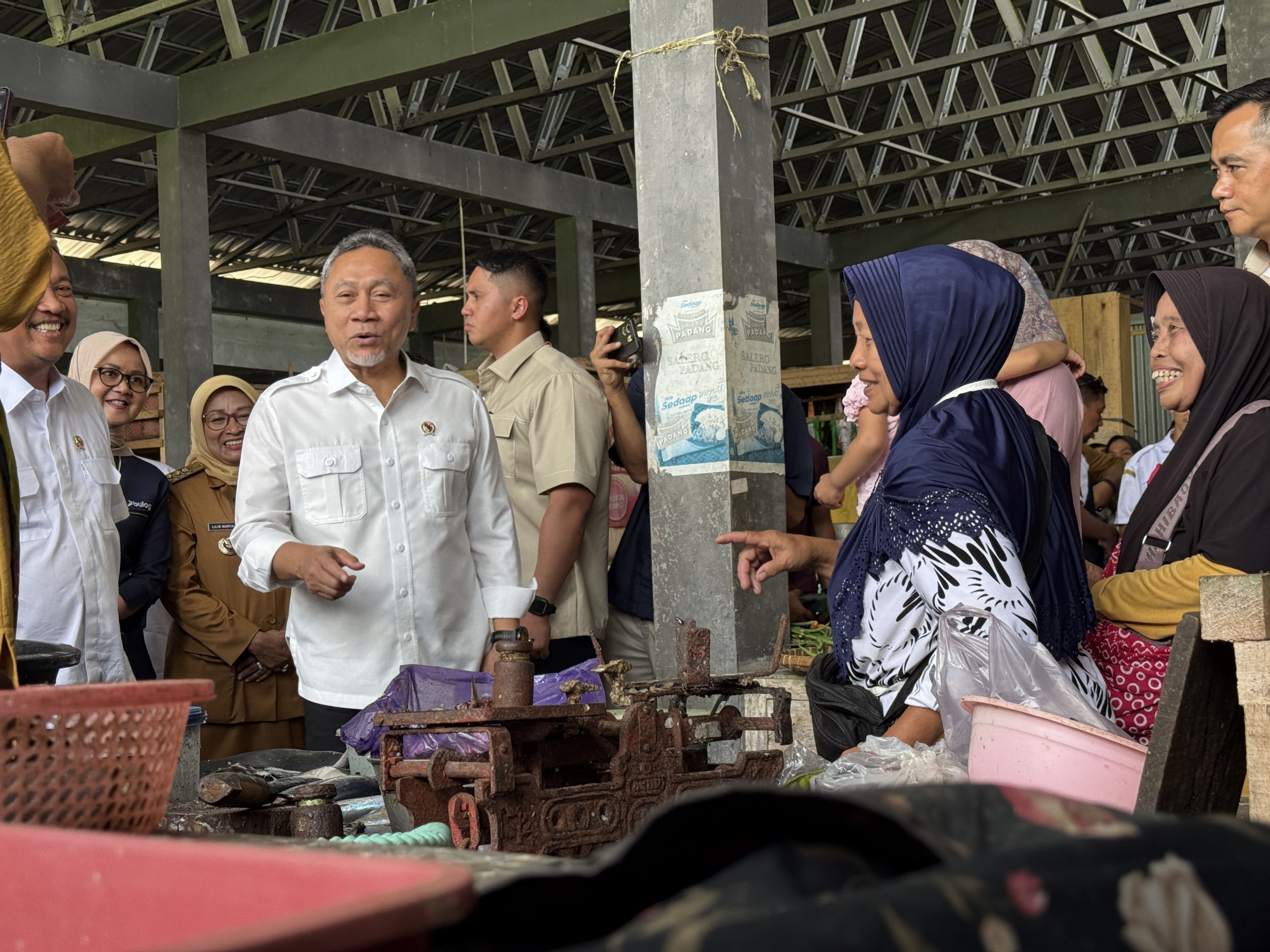 kunjungi-pasar-indrakila-krakal-zulkifli-hasan-stok-beras-melimpah ...